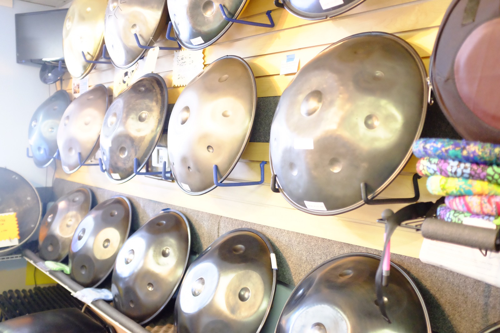 Dave’s Island Instruments – TheLeatherUkulele.com